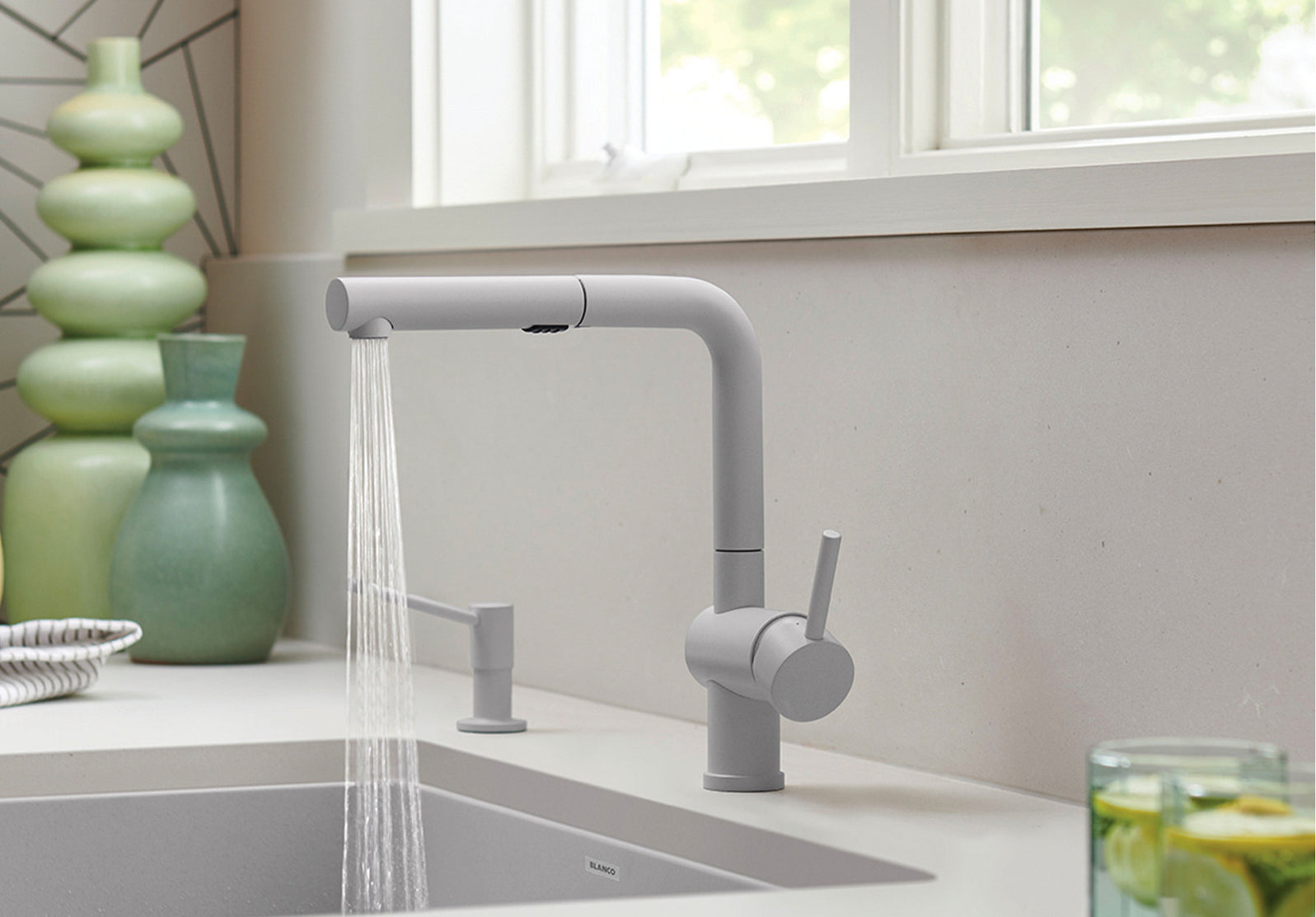 Blanco Linus Pull-Out 1.5 GPM Low Flow Kitchen Faucet — Rise